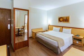 Suite Standard | Roupa hipoalergénica, minibar, cofre no quarto, secretária 