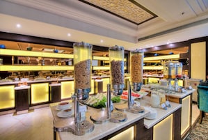 Café da manhã completo grátis todos os dias