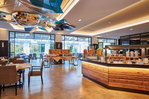 Café da manhã, almoço e jantar