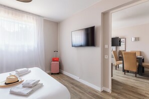 Apartamento | Roupa de alta qualidade, cofre no quarto, secretária 