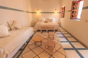 Quarto Triplo Standard | Roupa de alta qualidade, com decoração personalizada