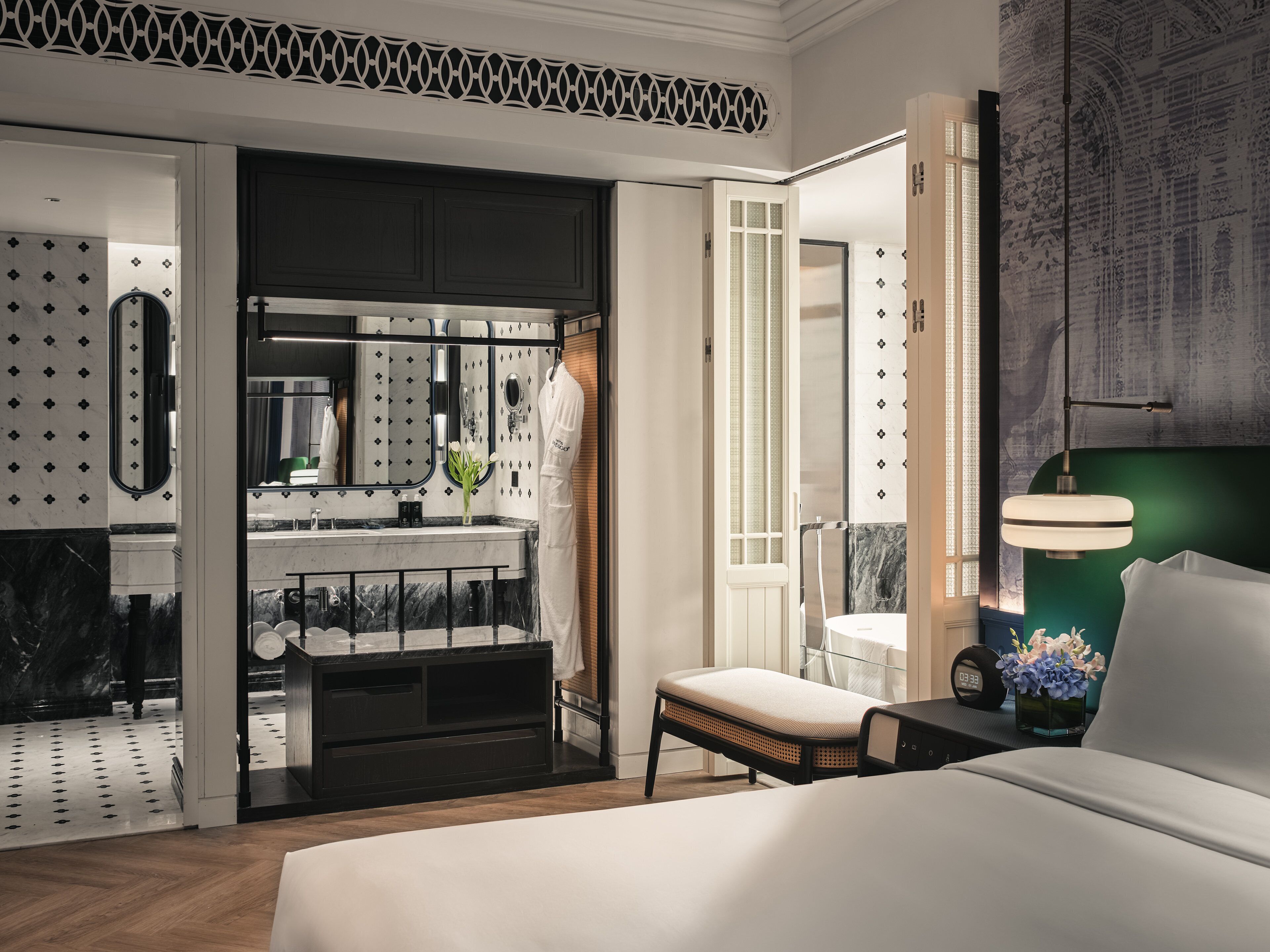 Suite, 1 quarto (Powder Room) | Roupa de alta qualidade, minibar, cofre no quarto, secretária 