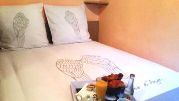 Escrivaninha, Wi-Fi de cortesia, roupa de cama