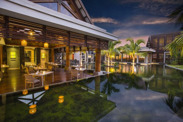 3 restaurantes, pequenos-almoços servidos, cozinha internacional 