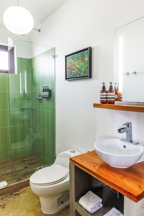 Snail Yoga by Goodie | Banheiro | Chuveiro, produtos de toalete grátis, secador de cabelo