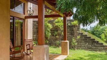 2 quartos, cofres nos quartos, individualmente decorados