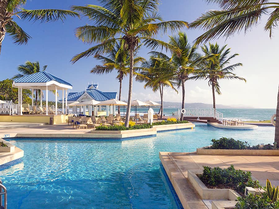 3 piscinas externas, guarda-sóis, espreguiçadeiras