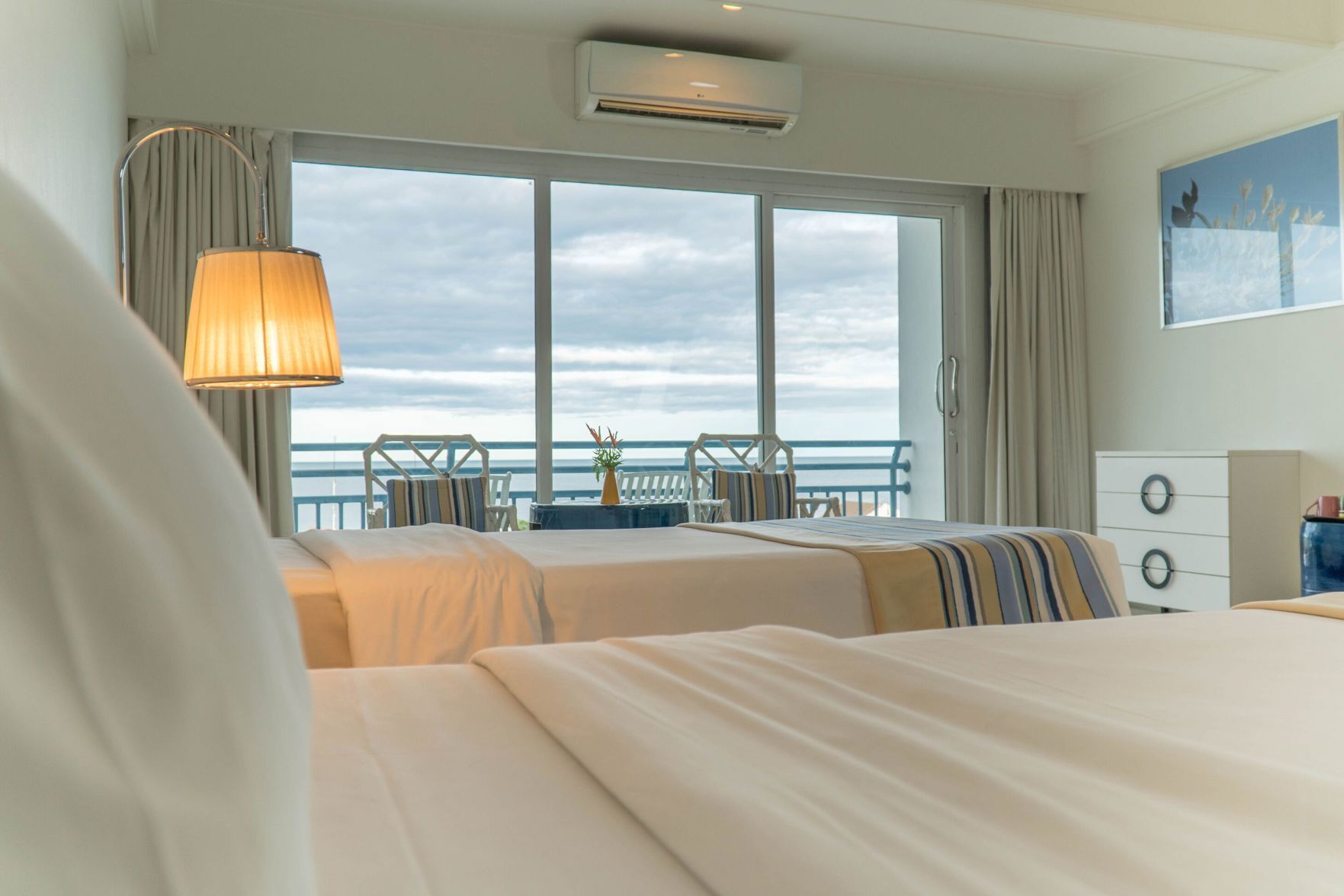 Cofres nos quartos, escrivaninha, Wi-Fi de cortesia, roupa de cama
