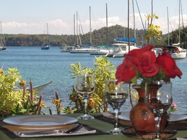 Serviço de café da manhã, culinária internacional, vistas para o mar 