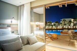 Quarto Clássico com Cama de Casal (with Pool Access) | Minibar grátis, cofre no quarto, secretária, cortinas/cortinados opacos