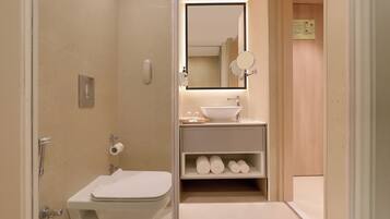 Um polibã, artigos de higiene pessoal grátis, toalhas fornecidas