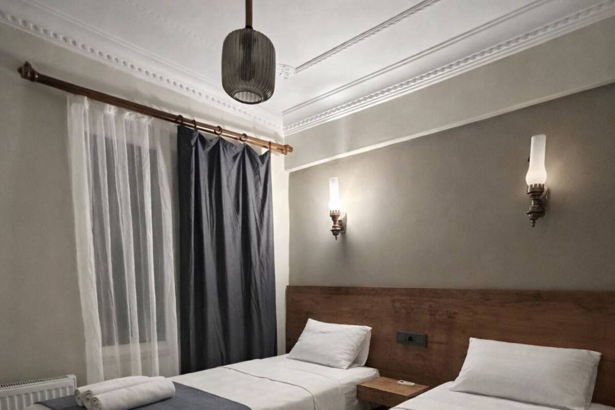 Quarto Duplo ou Twin Económico | Roupa de alta qualidade, ferro/tábua de engomar, Wi-fi grátis