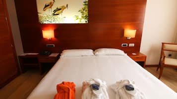 1 quarto, cofres nos quartos, escrivaninha, quartos à prova de som