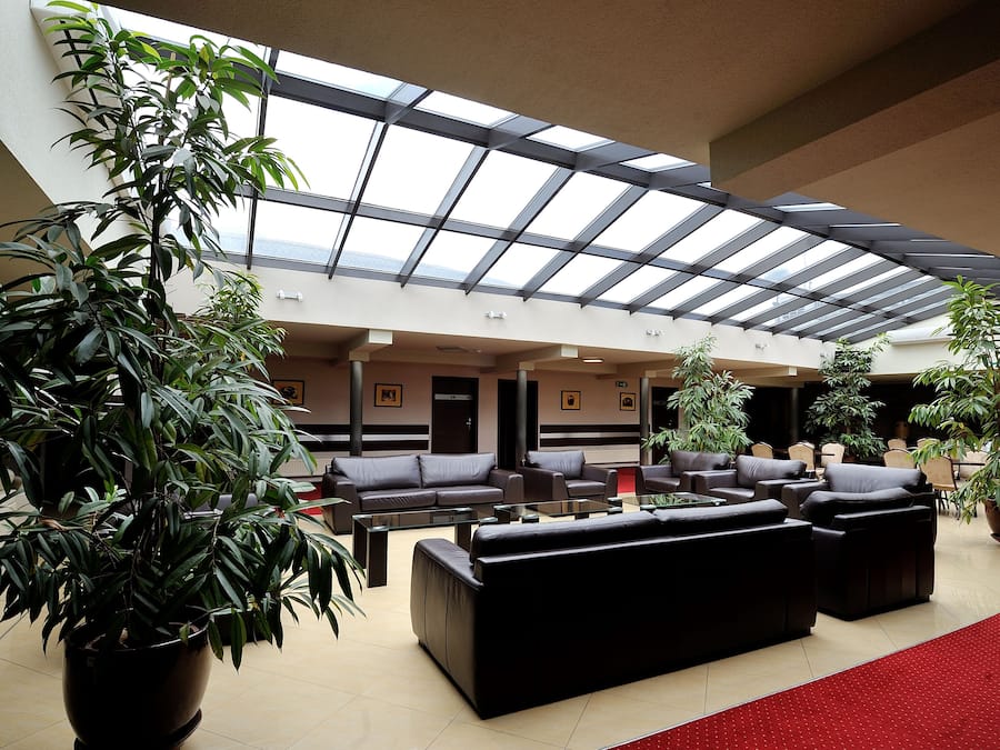 Área de estar no saguão