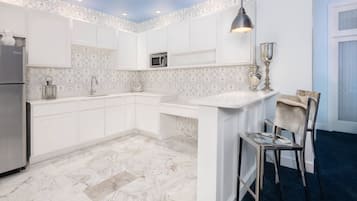 Suite Executiva, 2 quartos, não fumadores | 1 quarto, roupa de alta qualidade, edredões de penas, minibar
