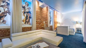 Suite Executiva, 2 quartos, não fumadores | Sala | Televisor de ecrã plano de 46 polegadas com canais por cabo, televisor
