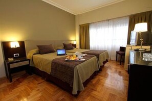 Cofre no quarto, secretária 