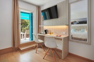 Quarto Duplo, terraço | Edredões de penas, cofre no quarto, secretária, Wi-fi grátis 