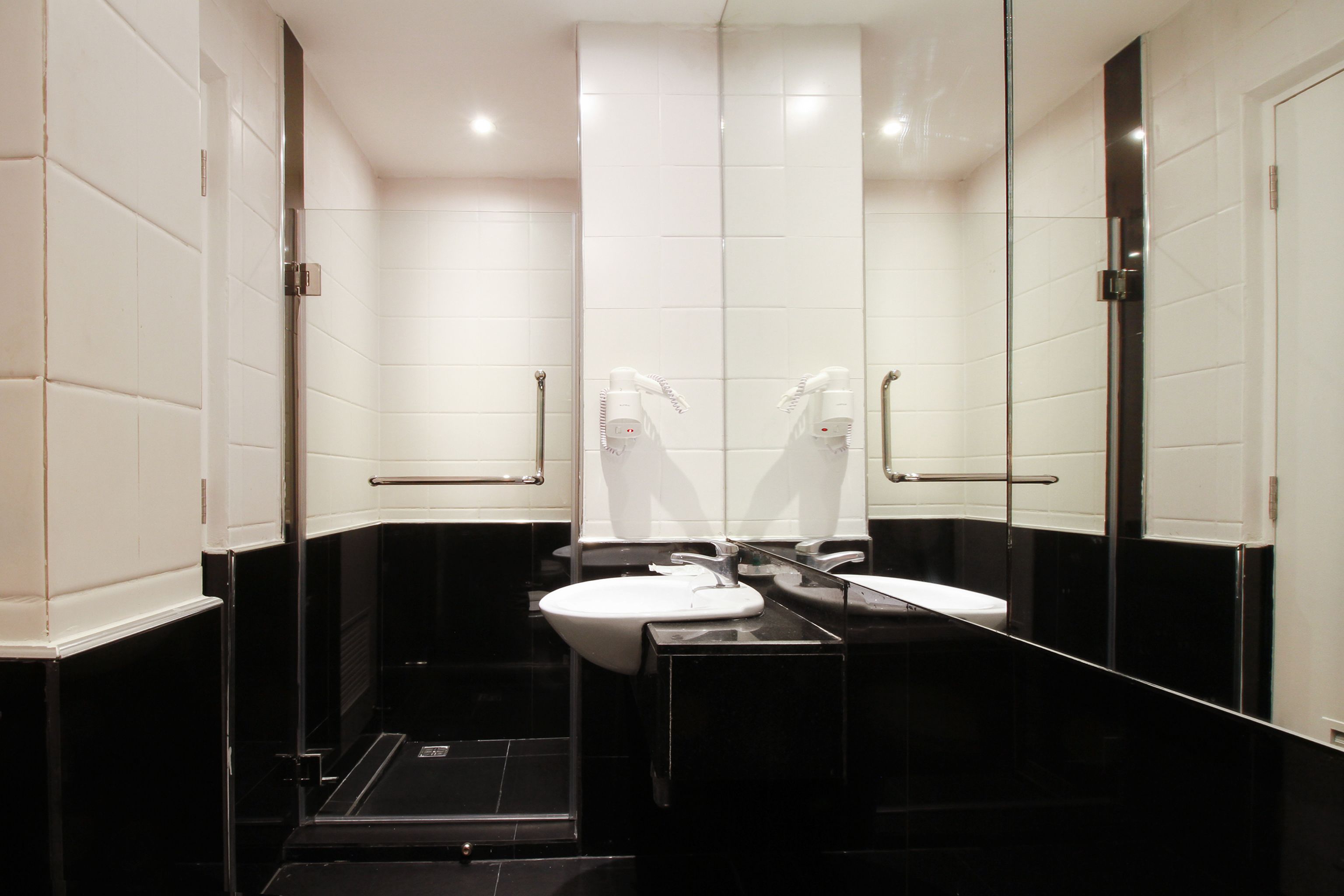 Quarto Standard, 1 cama de casal | Casa de banho | Toalhas fornecidas 
