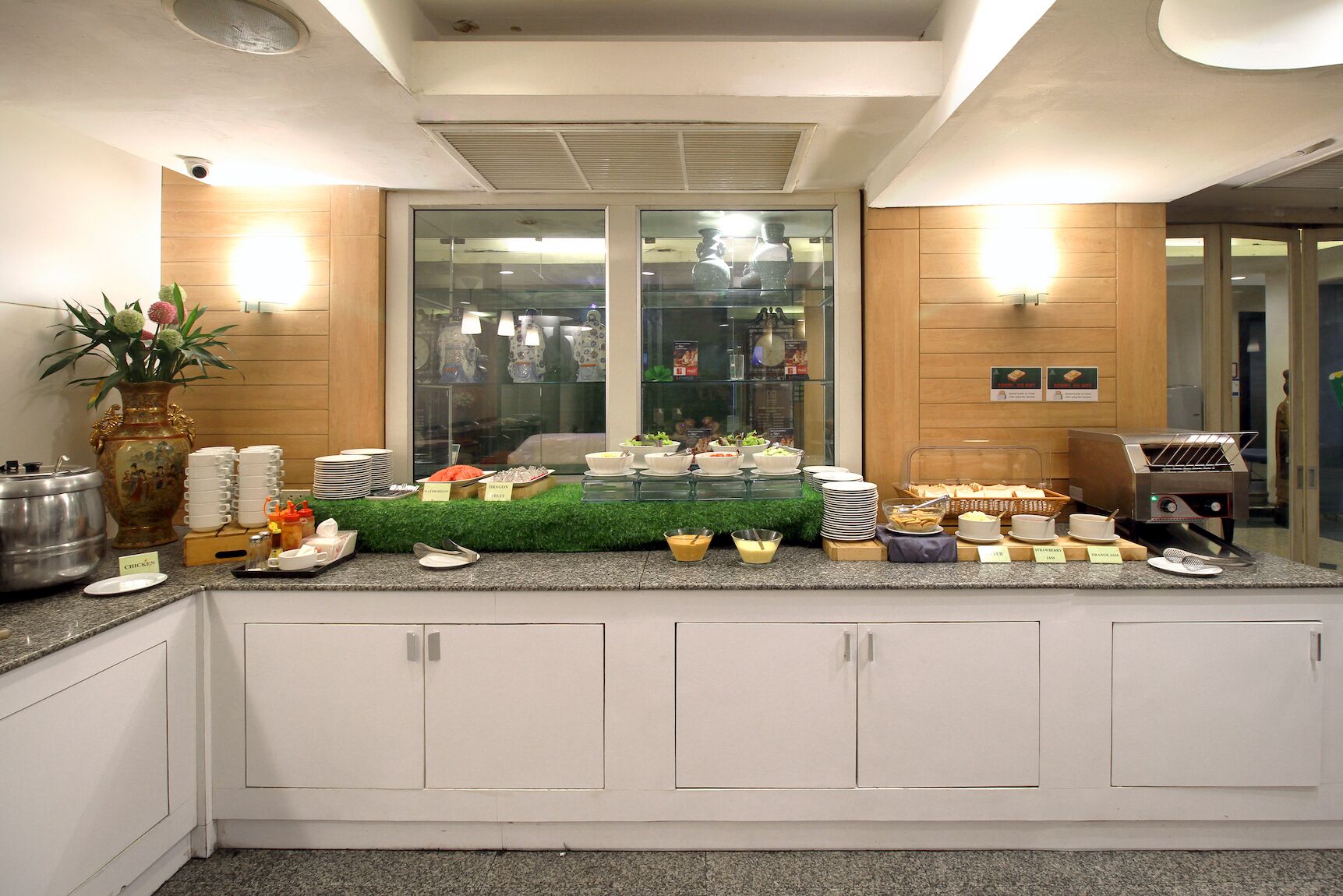 Pequeno-almoço tipo buffet diário mediante uma taxa 