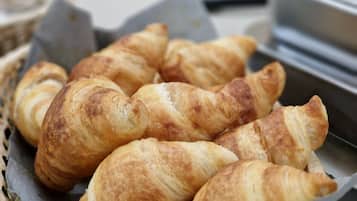 Uma bandeja de croissants.