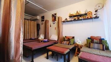 Tratamentos corporais, massagens tailandesas, manicures e pedicures
