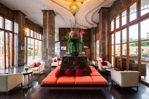 Este bar de cocktails, junto à piscina, aberto em dias selecionados 