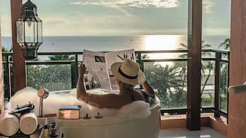 Celestial Suite Balcony Jacuzzi | Frigobar, cofres nos quartos, camas extras/dobráveis (sobretaxa)