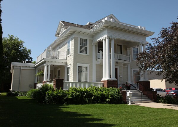 The Decker House Bed & Breakfast - Iowa