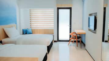 Superior Room Twin Bed with Balcony | Roupa de alta qualidade, minibar, cofre no quarto, secretária