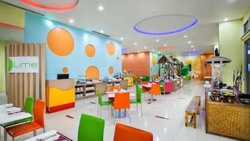 Pequeno-almoço tipo buffet diário (85000 IDR por pessoa)