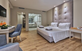 Suite Premium | Minibar, cofre no quarto, secretária, quartos insonorizados 