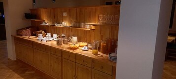 Pequeno-almoço tipo buffet diário incluído 