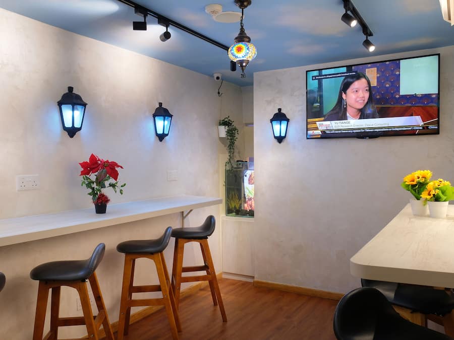 Área de estar no saguão