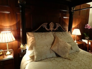 Quarto casal superluxo, suíte (Four poster)