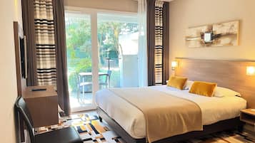 Suite Familiar, terraço | Roupa de alta qualidade, cofre com capacidade para portátil, secretária