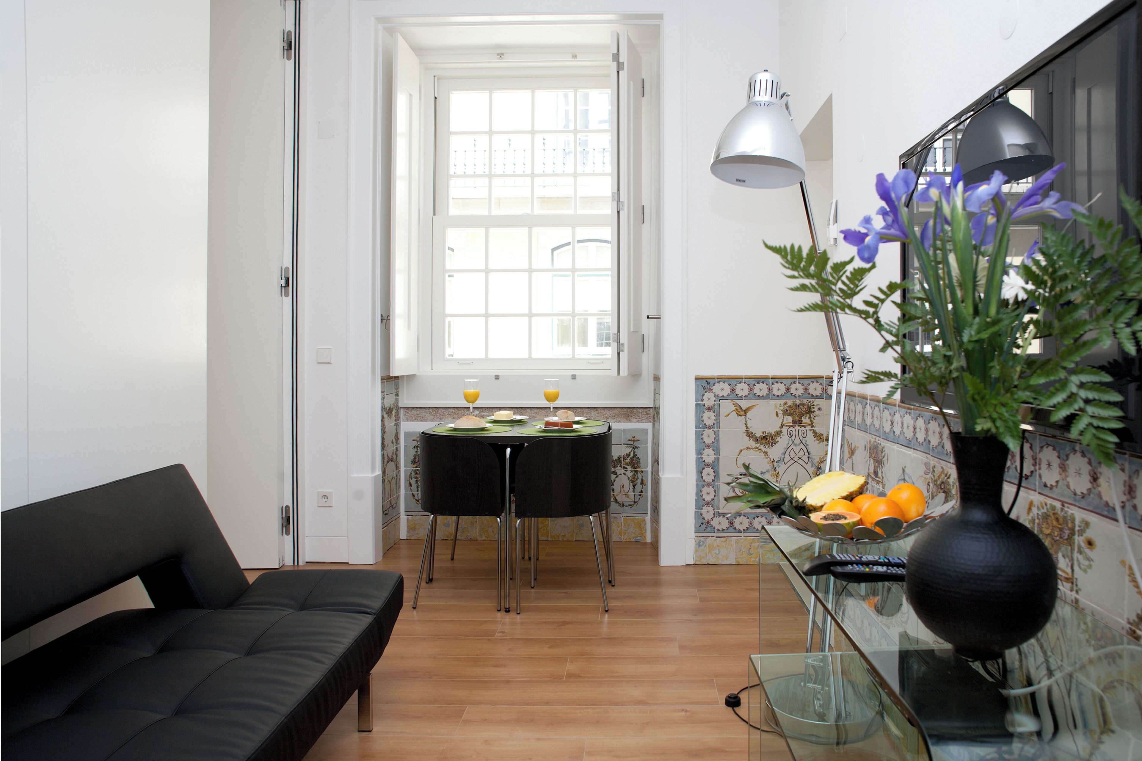 Apartamento, 1 quarto | Área de estar | TV de tela plana 43 polegadas com canais a cabo, TV LCD