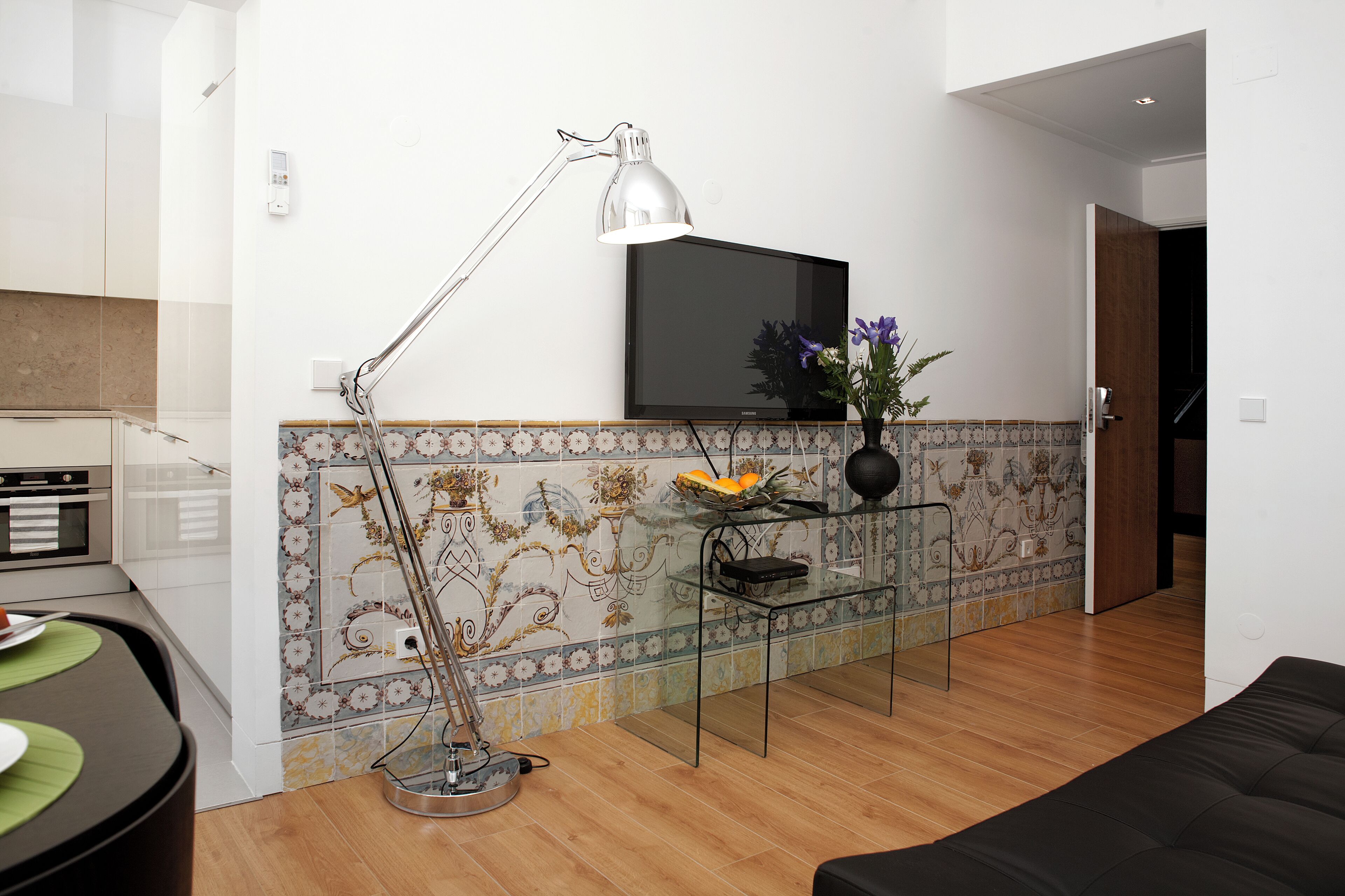 Apartamento, 1 quarto | Sala de estar | Televisor de ecrã plano de 43 polegadas com canais por cabo 
