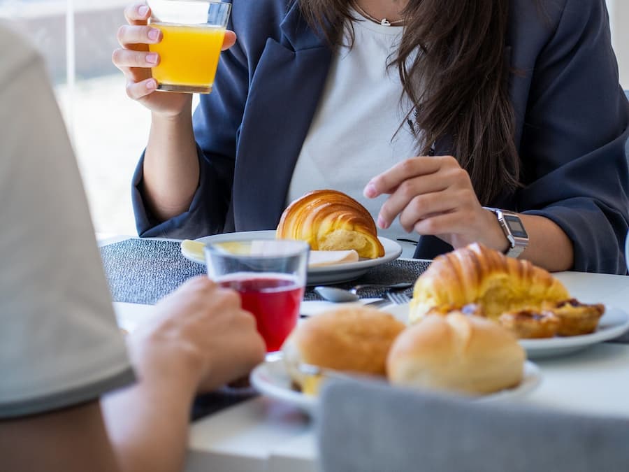 Pequeno-almoço tipo buffet diário (10.50 EUR por pessoa)