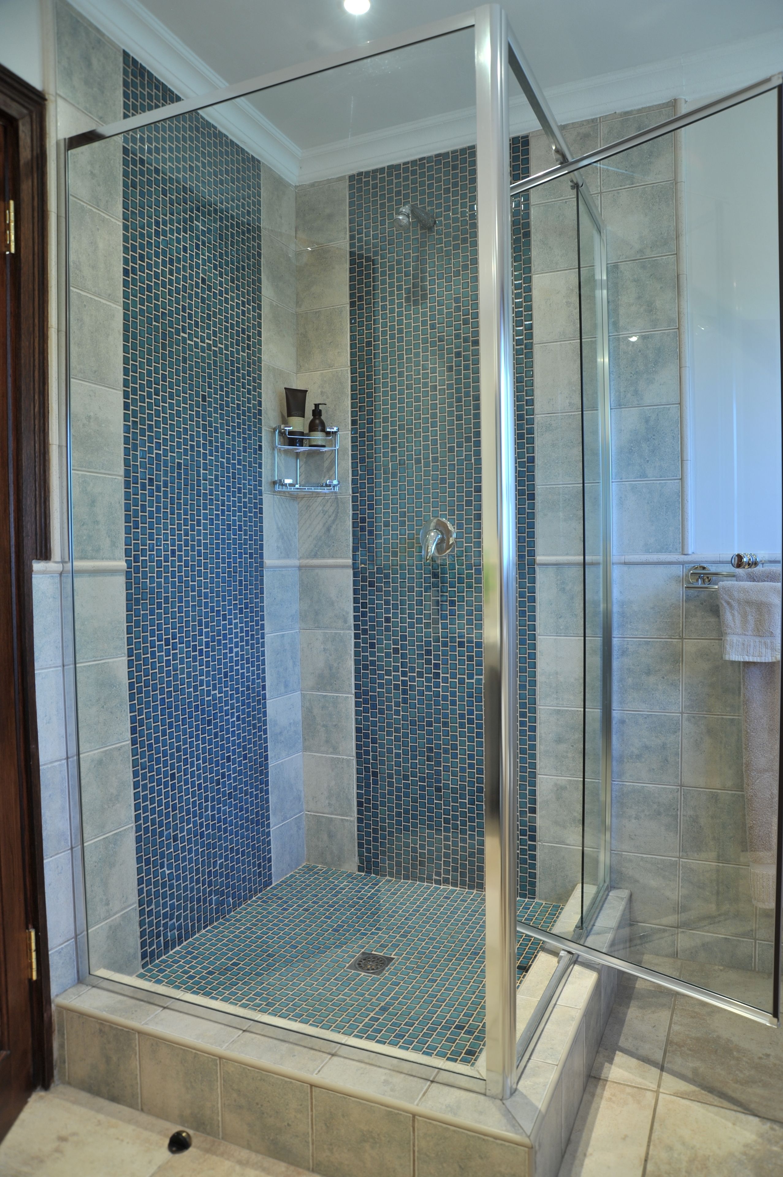Quarto de Luxo, casa de banho anexa (Upstairs) | Duche na casa de banho