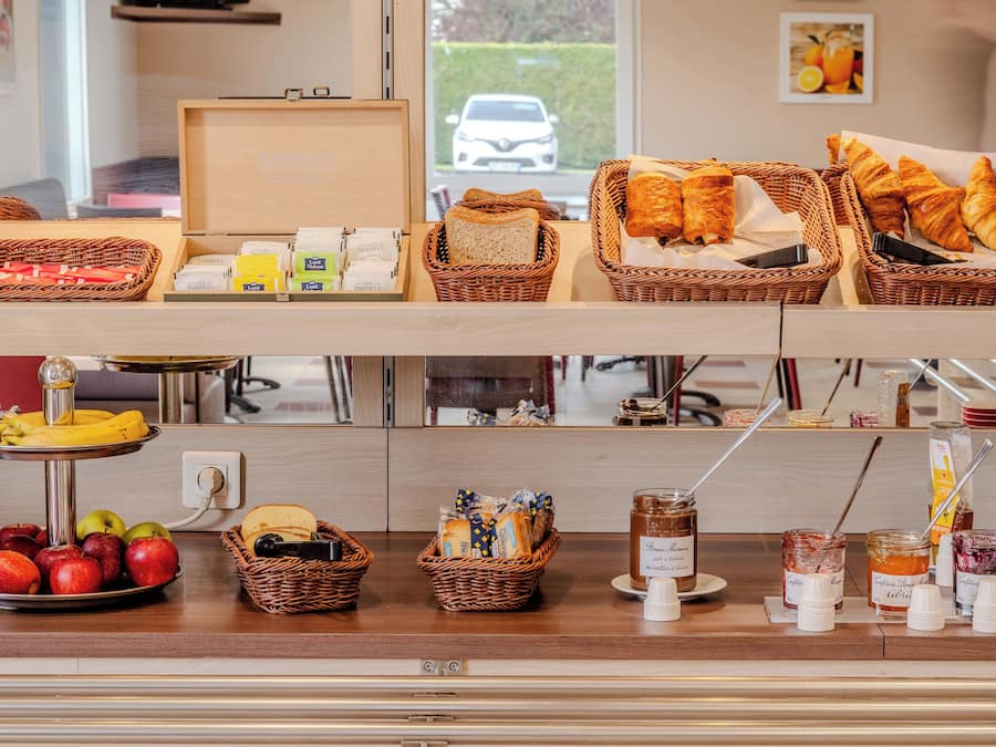 Pequeno-almoço tipo buffet diário (9.90 EUR por pessoa)