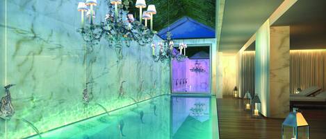 Piscina interna, piscina externa, barracas de cortesia, guarda-sóis