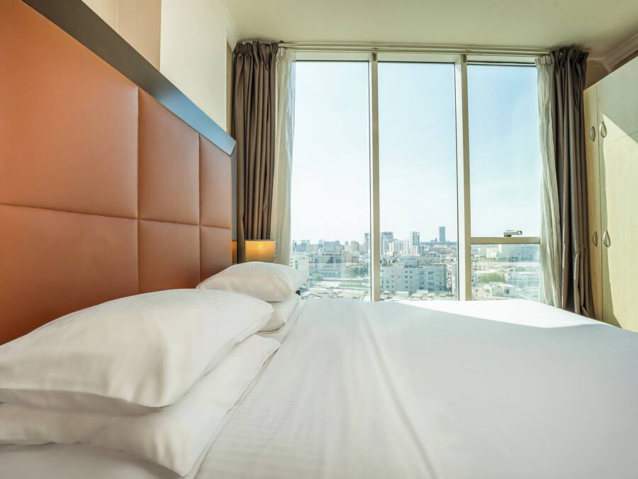 Quarto casal luxo, 1 cama King | Frigobar, cofres nos quartos, individualmente decorados