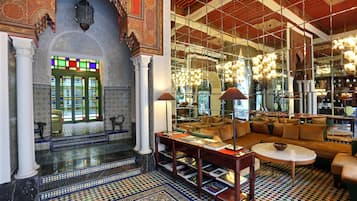 2 bares/lounges, bar de coquetéis