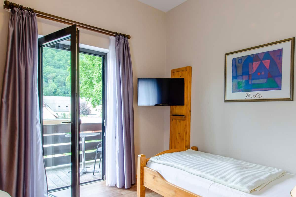 Roupas de cama antialérgicas, escrivaninha