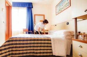 Secretária, quartos insonorizados, Wi-fi grátis 