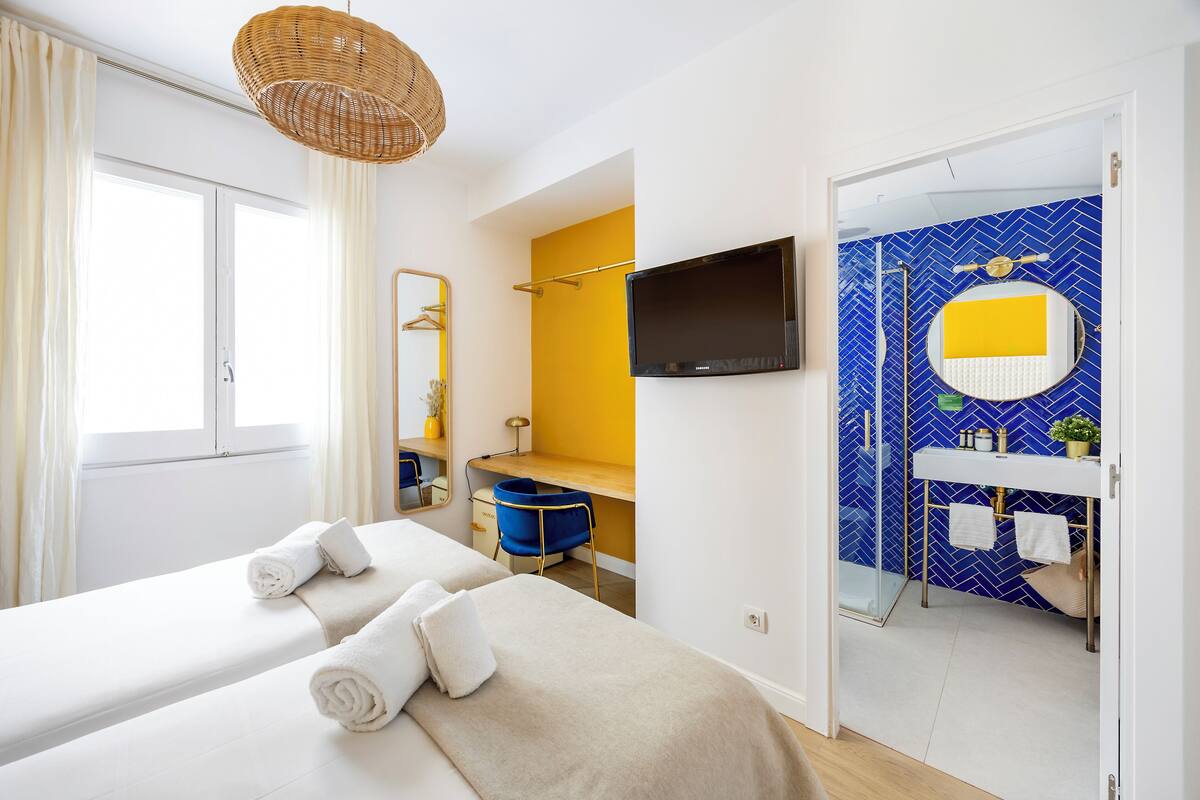 Quarto Twin Standard | Cortinas/cortinados opacos, ferro/tábua de engomar, Wi-fi grátis 