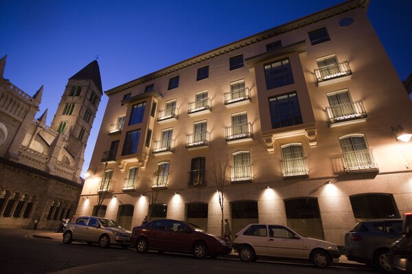 Nexus Valladolid Suites & Hotel - Douro River