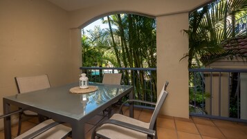 Apartamento, 2 quartos, vista para o jardim (Air Con) | Roupa de alta qualidade, secretária, ferro/tábua de engomar