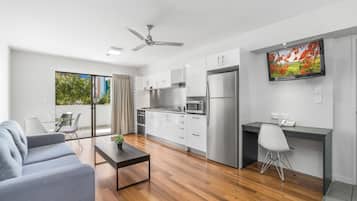 Suíte, 1 quarto | Cozinha privada | Geladeira grande, micro-ondas, cooktop, cafeteira/chaleira